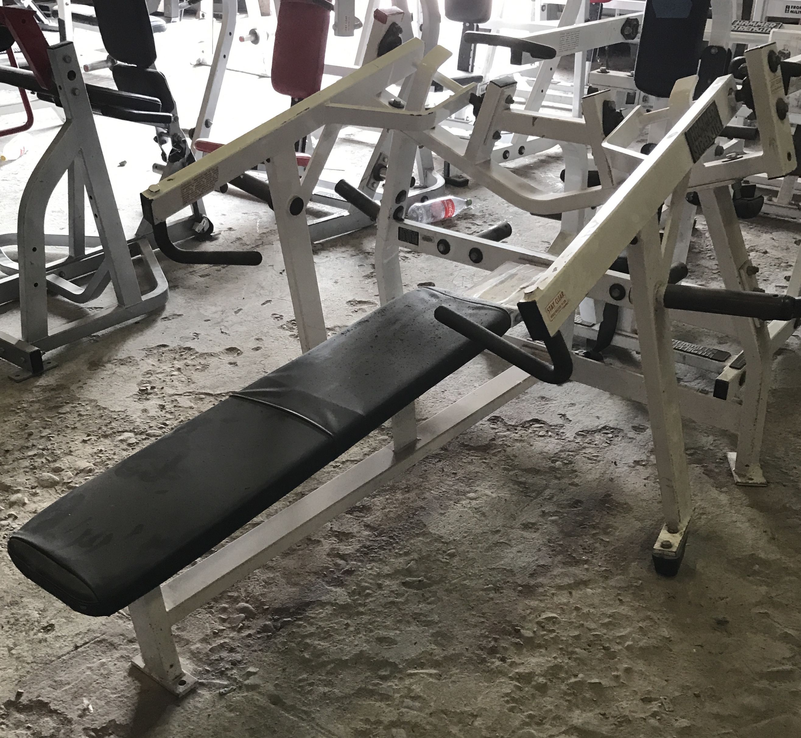 Hammer Strength Iso-Lateral Flat Back Bench Press - Equipos Para Gym ...
